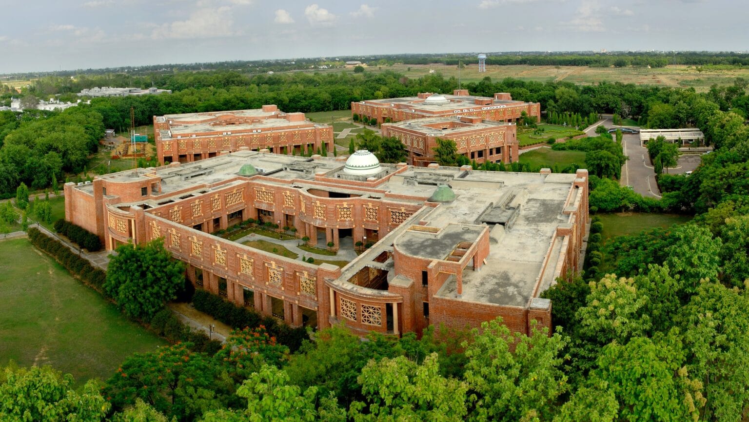 IIM Lucknow: Placements, Fees, Cutoff, Admission Comprehensive Coverage